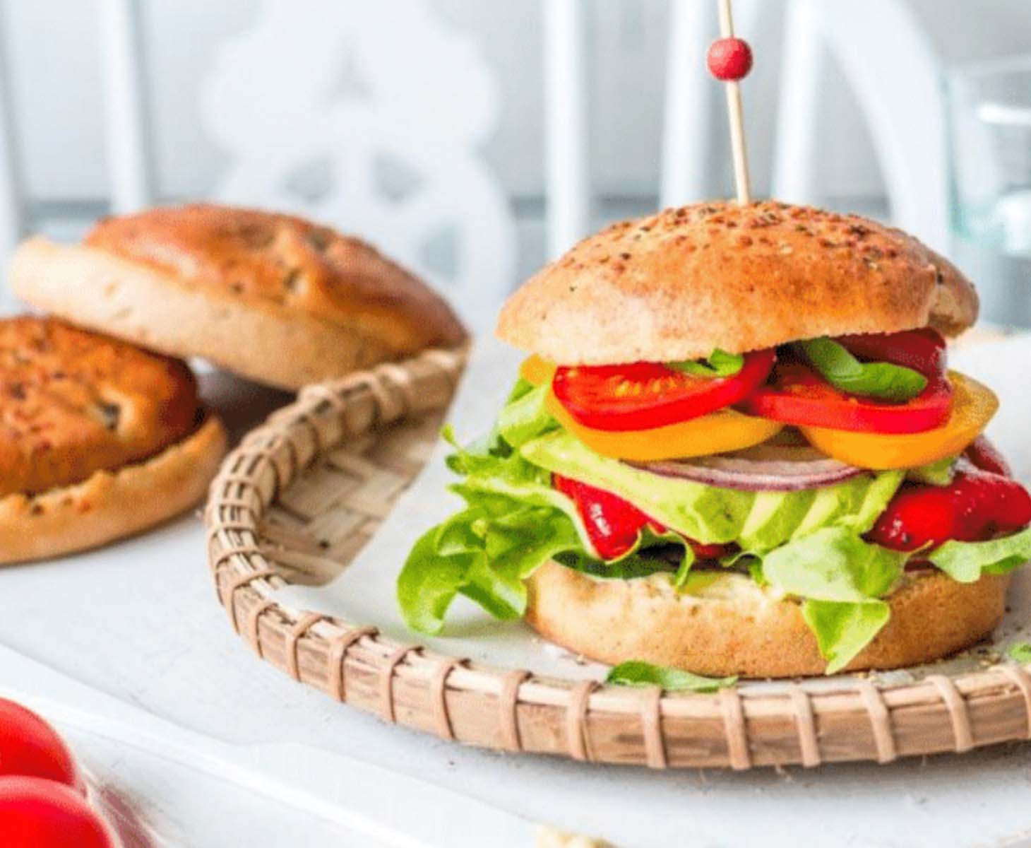 Mediterranean Style Burgers with Homemade Hummus - Venerdi